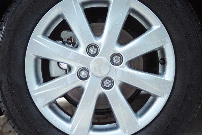 Autowiel en remschijf stock afbeelding. Image of schijf - 38829207