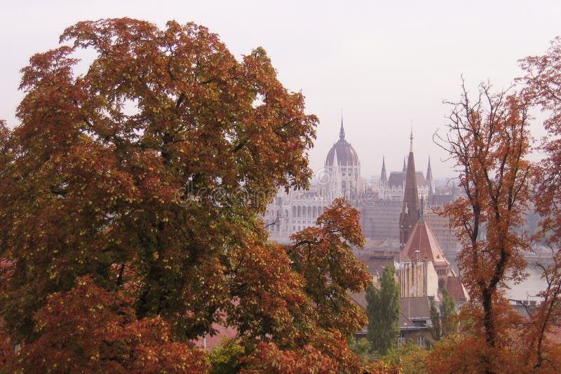 Autumn in Capital of Hungary Stock Image - Image of leaves, parlament ...