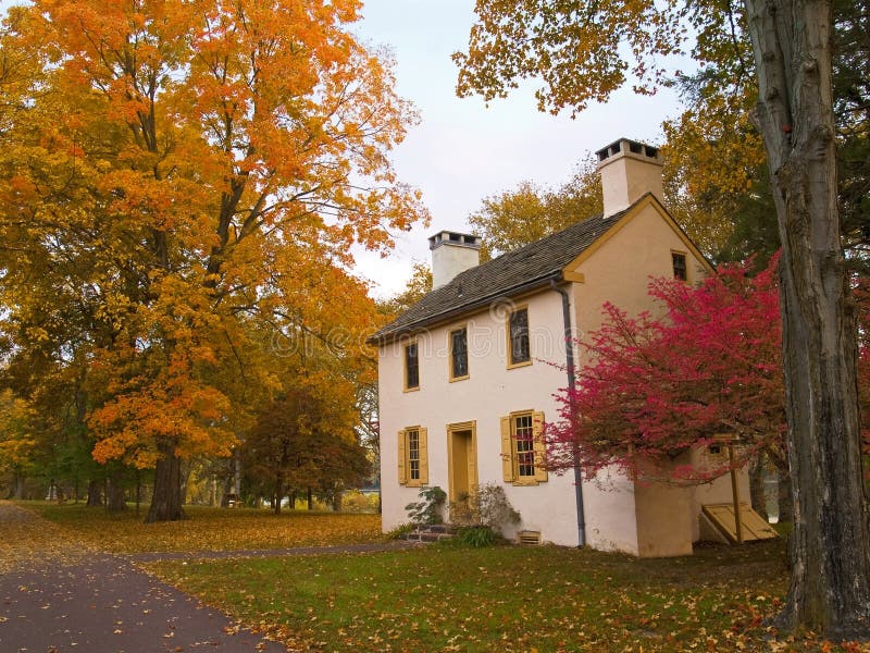 Colonial Cottage stock image. Image of foliage, autumn - 9511851