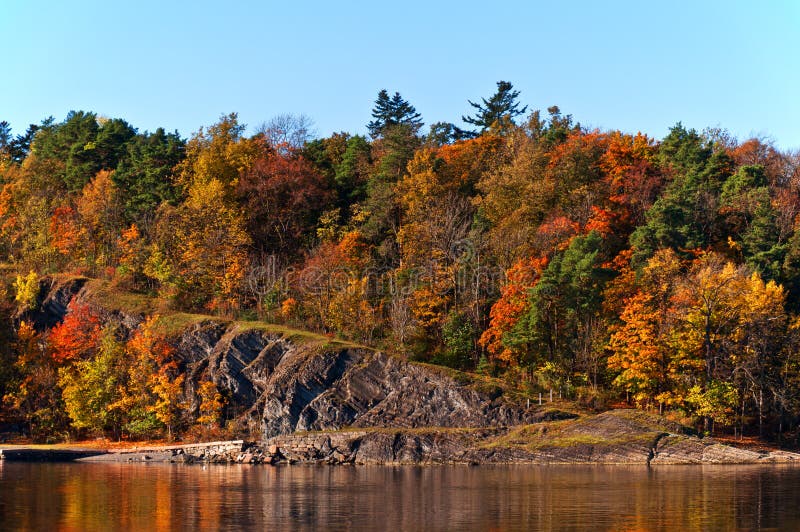 Lake Erie Cliffs in Autumn stock photo. Image of lake - 16462190