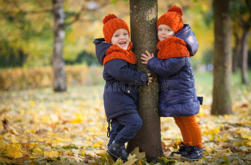 Autumn Kids foto de archivo. Imagen de gente, bebé, octubre - 102480616