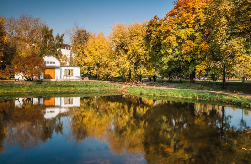 Autumn in Moscow Parks, Russia Stock Image - Image of pond, water: 60487569
