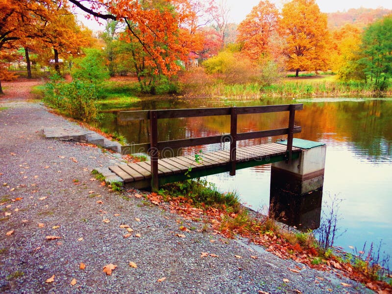 Autumn pond and floodgate stock image. Image of pond - 88512173