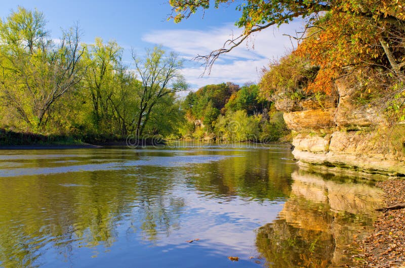 Rock River Valley - Illinois Stock Image - Image of state, woods: 15542553