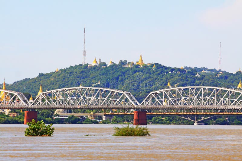 Ava Bridge Cross the Irrawaddy Flod, Sagaing, Myanmar Arkivfoto - Bild ...