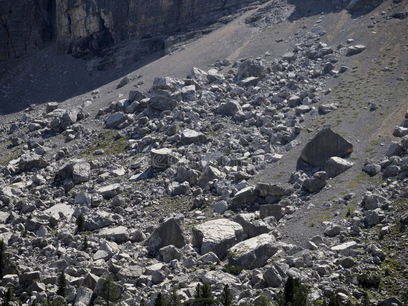 Avalancha De Roca De Piedra En Dolomitas Imagen de archivo - Imagen de ...