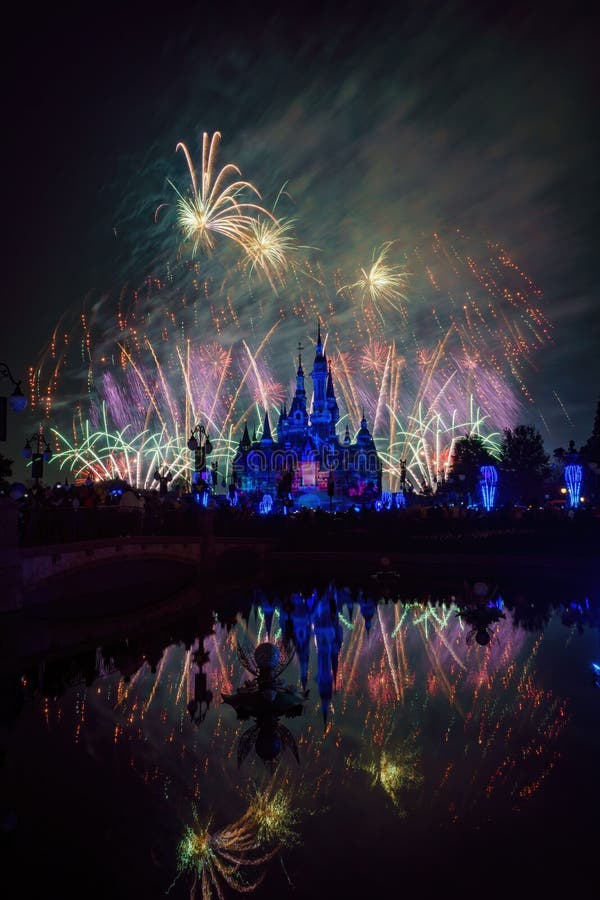 `Avatar 2: the Way of Water` Premiere Special Fireworks Editorial ...