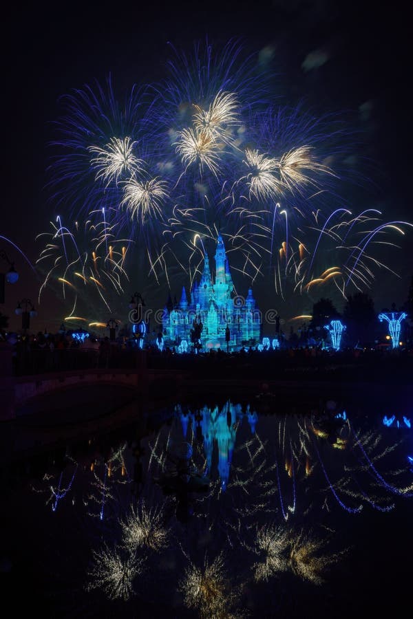 `Avatar 2: the Way of Water` Premiere Special Fireworks Editorial ...