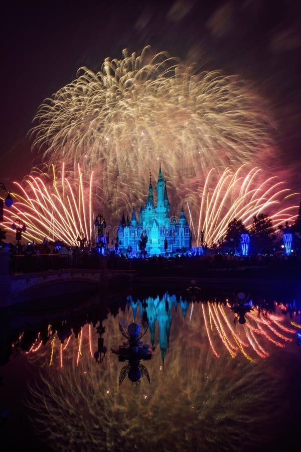 `Avatar 2: the Way of Water` Premiere Special Fireworks Editorial ...