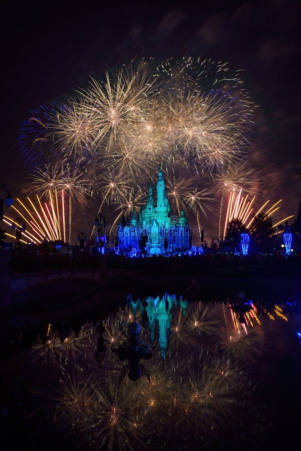 `Avatar 2: the Way of Water` Premiere Special Fireworks Editorial Image ...