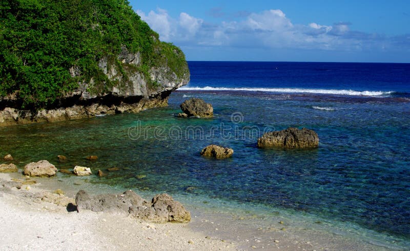 Avatele-Lagune stockbild. Bild von kalkstein, tropisch - 53677879