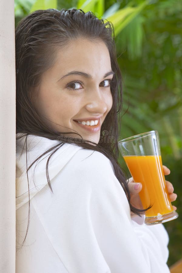 Avec du jus image stock. Image du sain, expression, femelle - 7705083