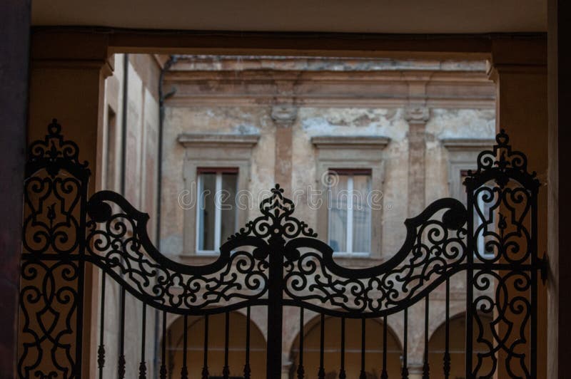 Avec Une Cour Interne D'un Typique Photo stock - Image du architecture ...