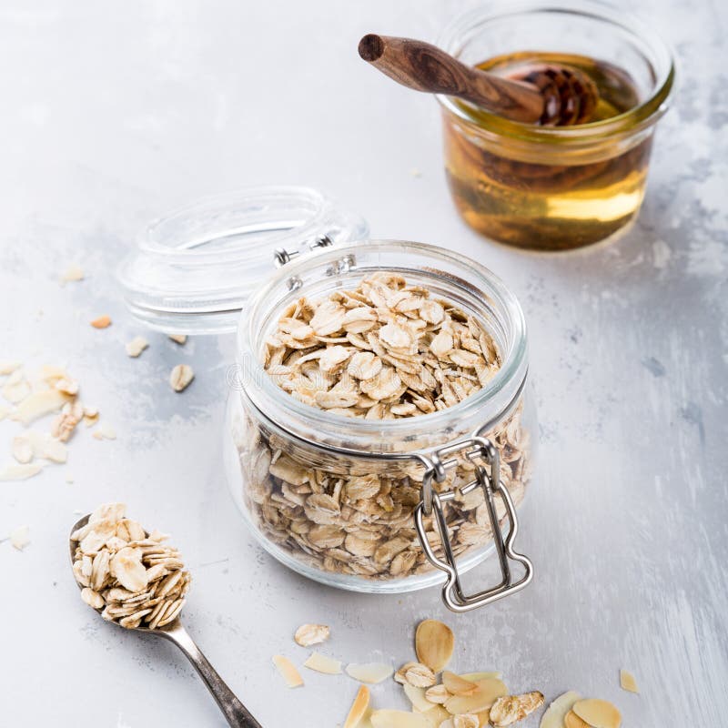 A Aveia Lasca-se No Frasco De Vidro Imagem de Stock - Imagem de ...