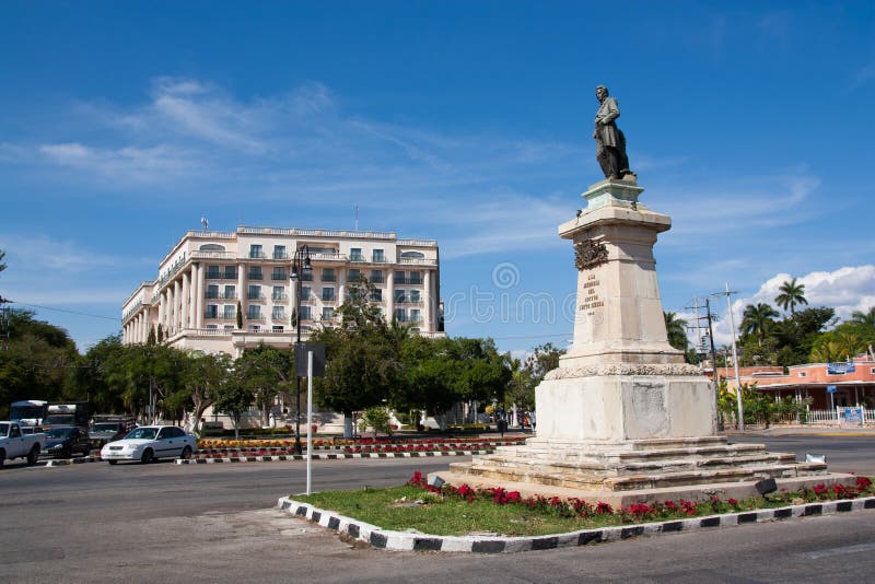 Avenida de Paseo Montejo foto editorial. Imagen de mexicano - 94398391