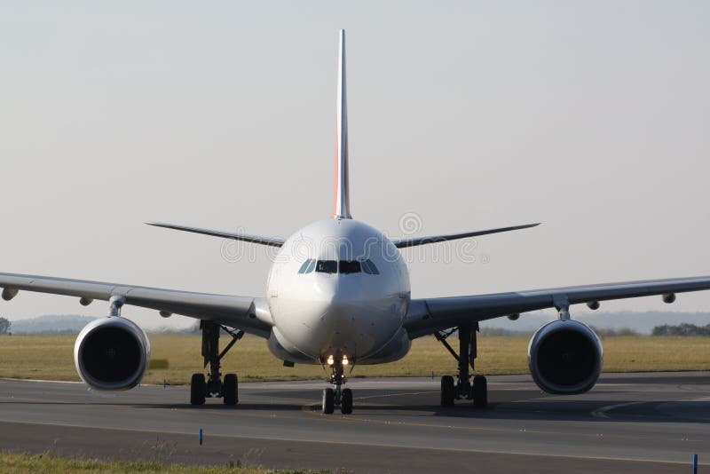 Avión blanco imagen de archivo. Imagen de prototipo, vuelo - 38473317