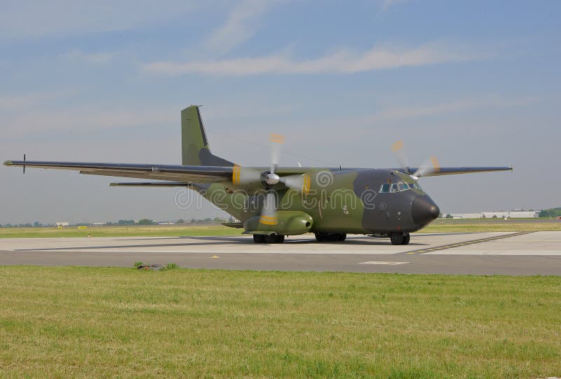 Avión de carga militar foto de archivo. Imagen de airfreight - 15706338