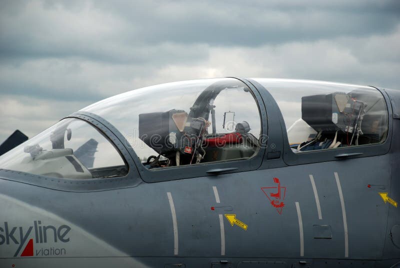Avión De Combate De La Carlinga Foto editorial - Imagen de warplane ...