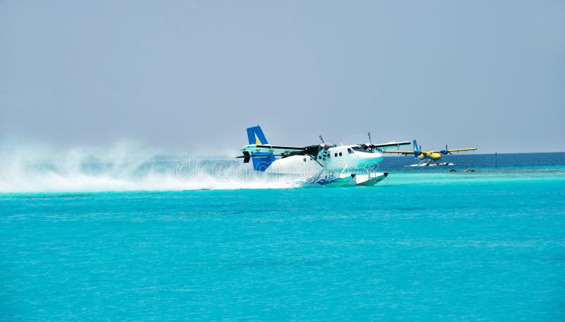 Avion de mer dans le ciel image stock. Image du sightseeing - 4058257