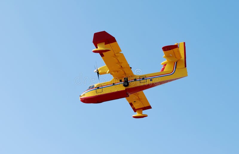 Avion de pompiers photo stock. Image du couleur, sécurité - 10540724