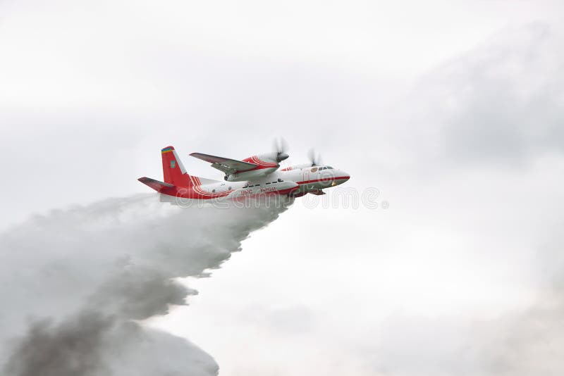 Avion de sapeur-pompier. photo éditorial. Image du atterrissage - 40177611