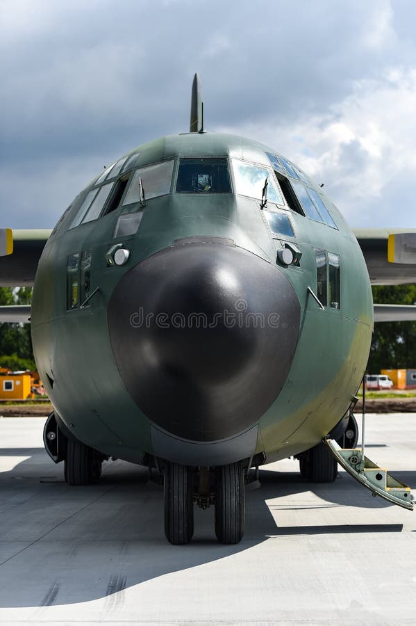 Hercules C-130 image stock. Image du avion, moteur, hercule - 14159187