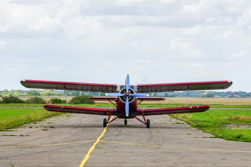 Avion Monomoteur Historique Antonov AN2, Vue Frontale Image stock ...
