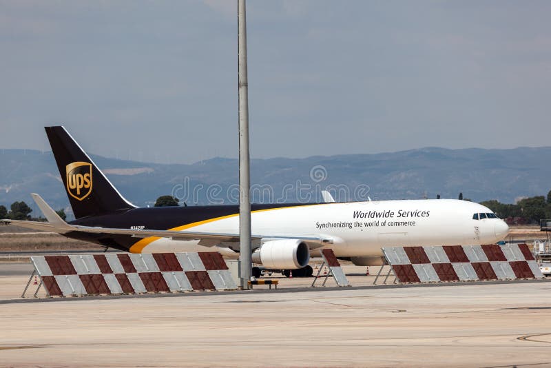 Aviones de UPS imagen editorial. Imagen de unido, aterrizaje - 31408745