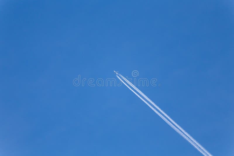 Aviones en el aire foto de archivo. Imagen de diagonal - 75352788