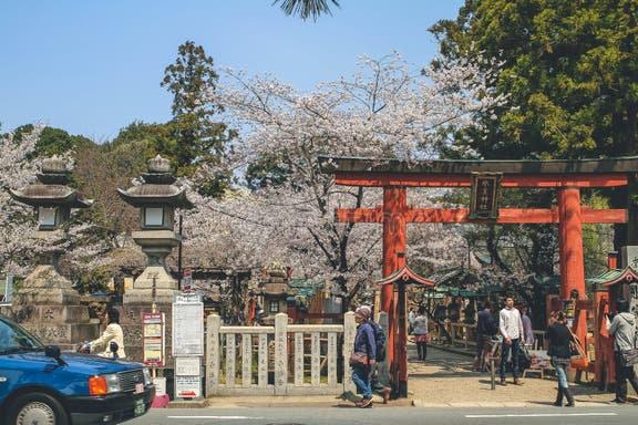 9 Avril 2012 Torii Gate of Himuro Shrine in Nara Photo stock éditorial ...
