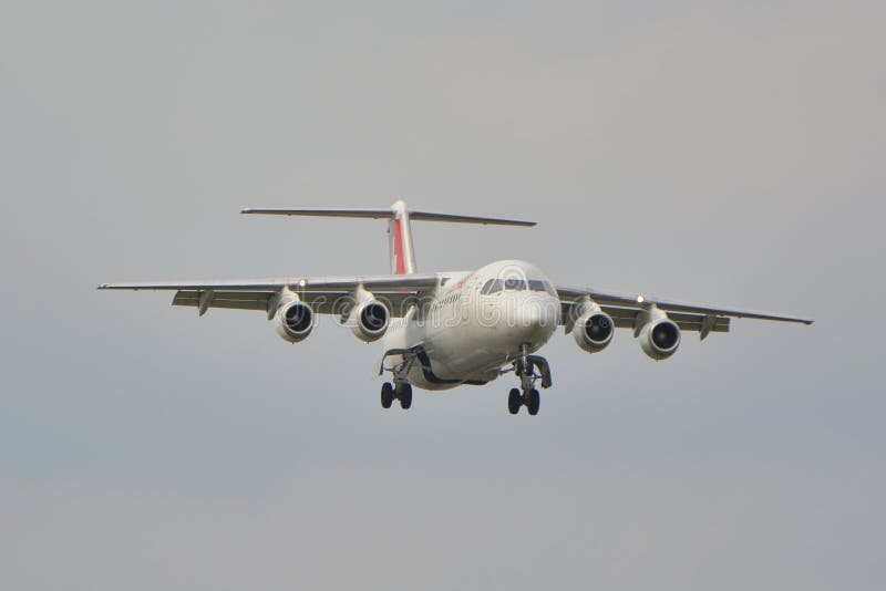 Avro RJ100 foto de stock editorial. Imagem de jato, sentido - 60304823