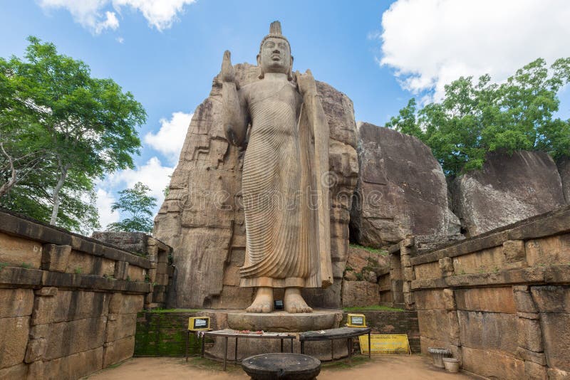 Avukana, Das Buddha-Statue Steht Stockbild - Bild von meditation ...