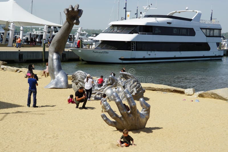 The Awakening Sculpture at National Harbor Editorial Photography ...