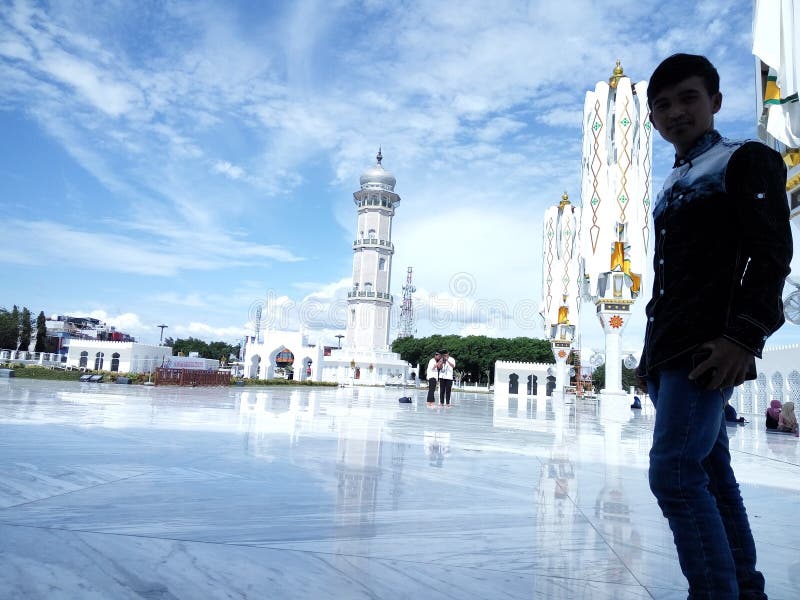 Awan yang cerah editorial image. Image of skyline, city - 258744495