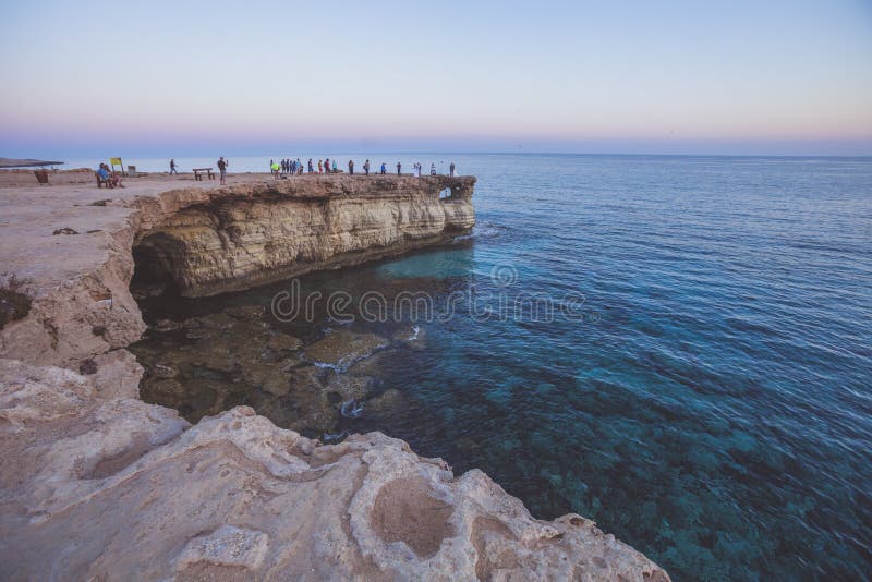 La Mer Foudroie, Cap Greco Chypre D'Ayia Napa Photo éditorial - Image ...