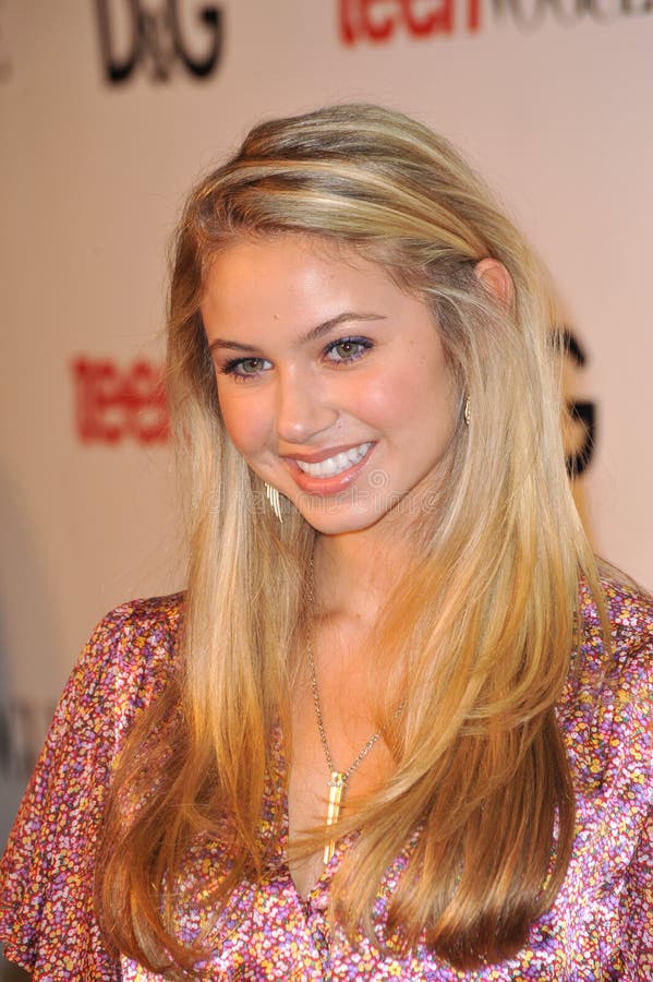 Ayla Kell's Instagram, Twitter & Facebook on IDCrawl