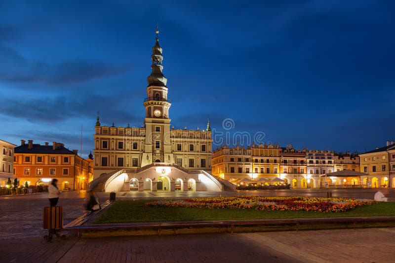 Zamosc, Polonia 19 De Noviembre De 2016: Debe Ver El Lugar En La Ciudad ... Zamosc, Polonia 19 De Noviembre De 2016: Debe Ver El Lugar En La Ciudad ...