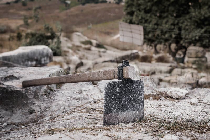 Azada antigua imagen de archivo. Imagen de antiguo, marrón - 30458877