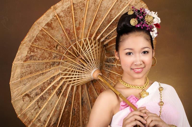 Aziatisch meisje stock afbeelding. Image of geluk, paraplu - 3747497