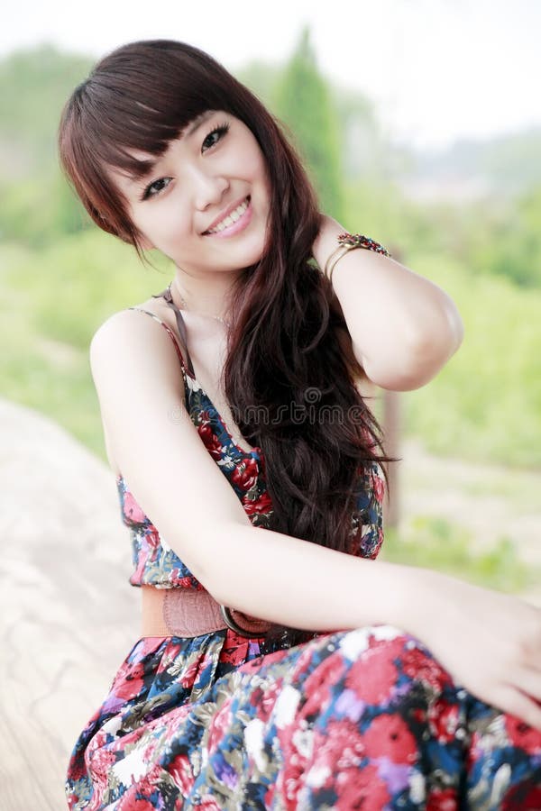 Het Aziatische Model Openlucht Stellen Stock Afbeelding - Image of ...
