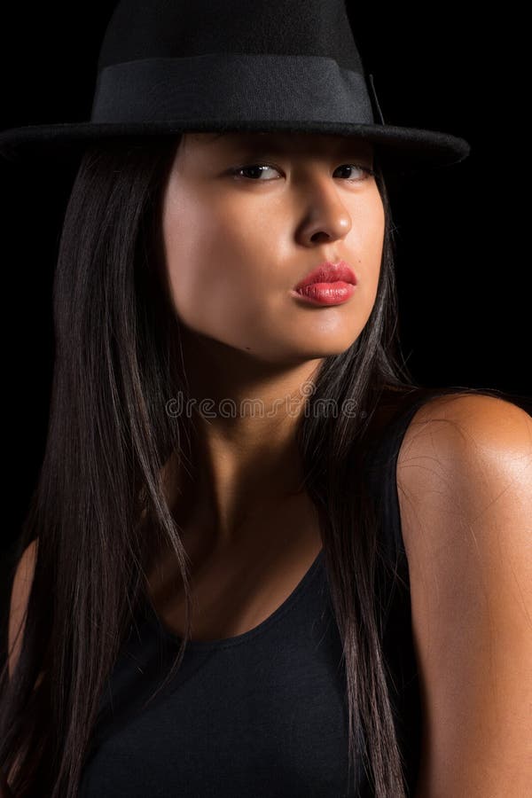 Aziatisch Meisje in Vilten Hoed Stock Foto - Image of meisje ...