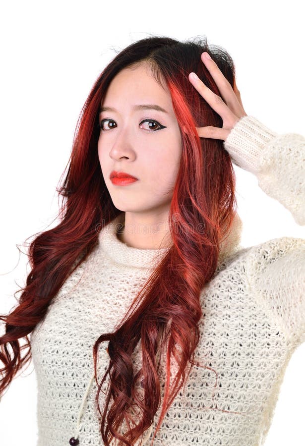 Aziatisch Vrouwen Rood Lang Haar Op Moderne Manier Stock Afbeelding ...