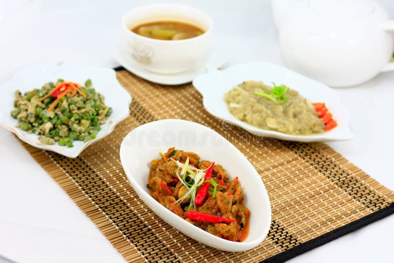 Aziatische keuken stock afbeelding. Image of boon, schotels - 28386221