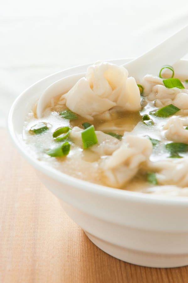 Aziatische Wontonsoep Van De Close-up Stock Afbeelding - Image of ...
