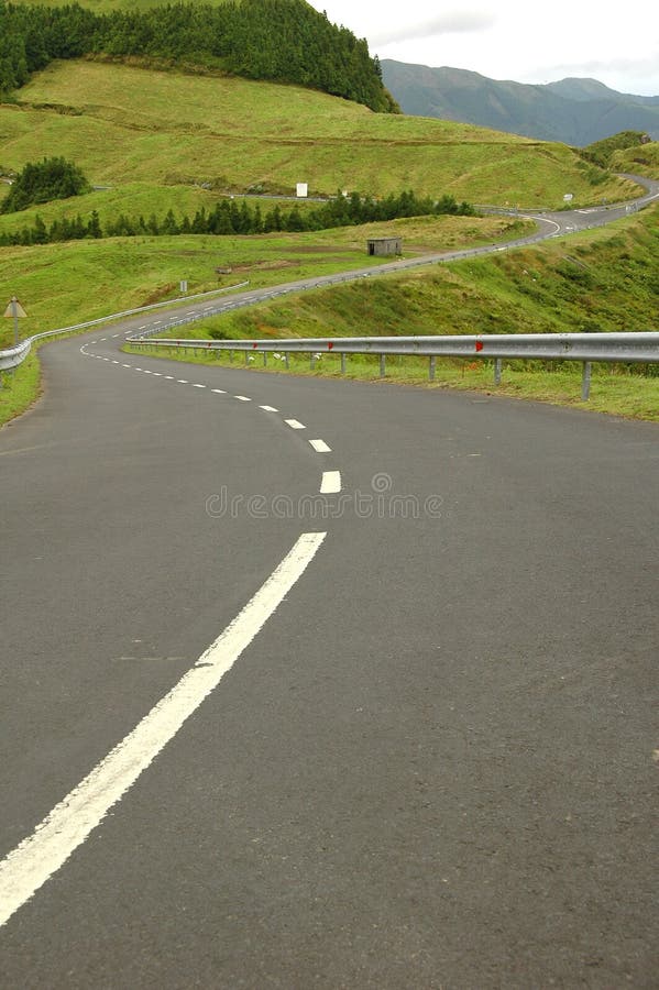 Azoren-Insellandschaft Mit Den Curvy Und Windigen Straßen Stockbild ...