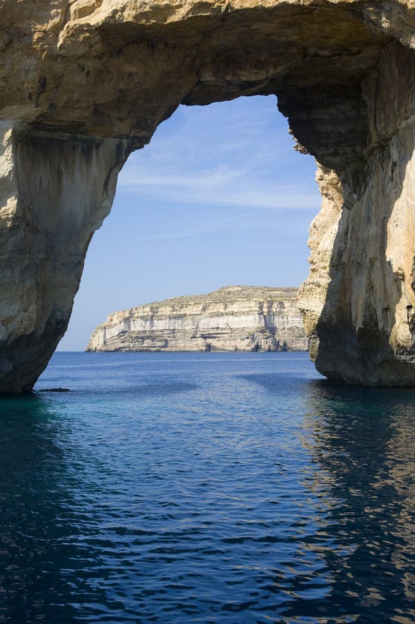Blaue Grotte, Gozo Insel, Malta. Stockfoto - Bild von wolken, strand ...