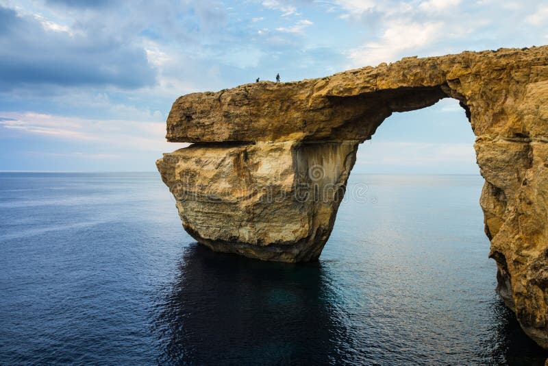Azure Window, Gozo, Malta imagen de archivo. Imagen de arco - 35545767