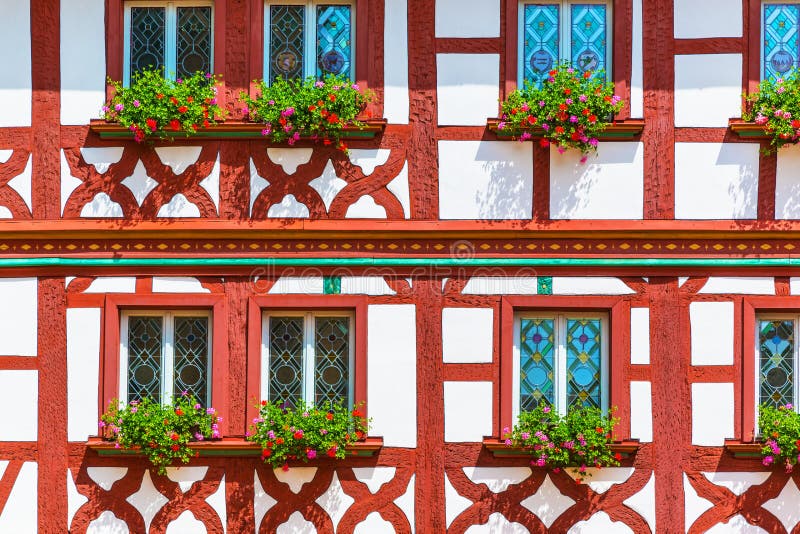 Bâtiment à colombage image stock. Image du histoire, célèbre - 43947927