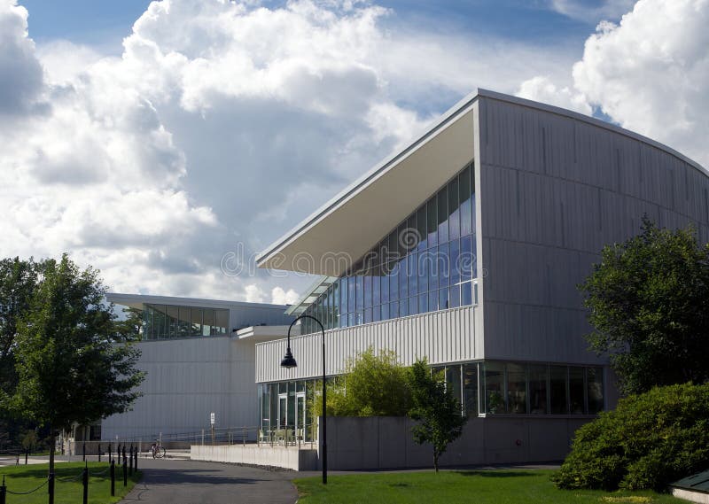 Extérieur D'une école Moderne Photo stock - Image du façade, europe ...