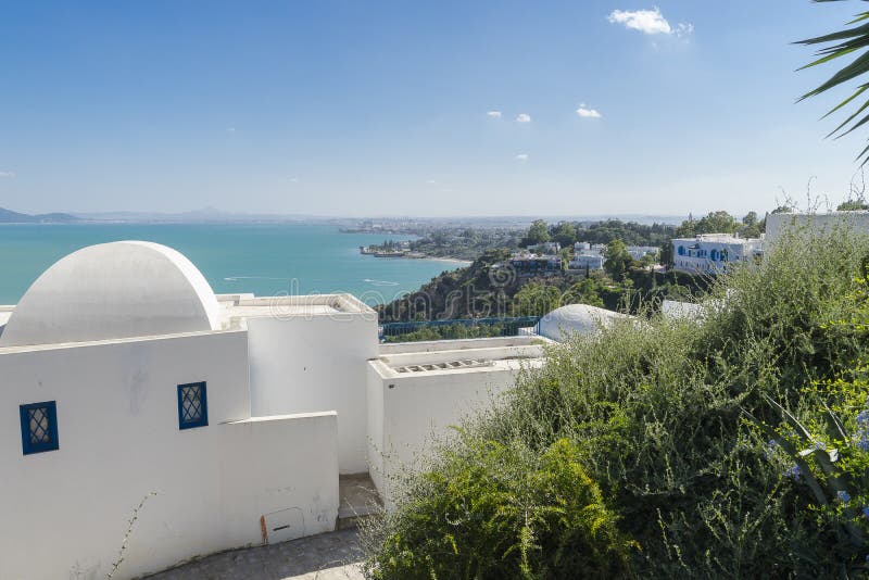 Bâtiment Traditionnel à Tunis Image stock - Image du panorama, moderne ...